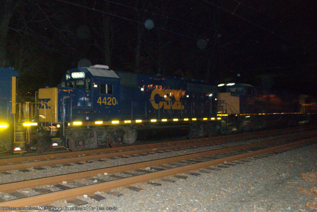 CSX GP40-2 4420 and CSX SD70ACe 4831 trail on Q417-30